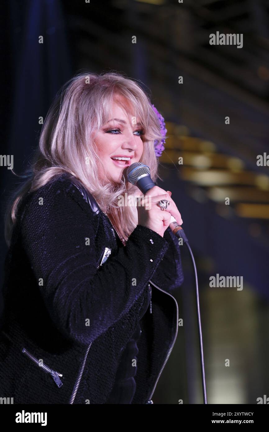 Singer bonnie tyler hi-res stock photography and images - Alamy
