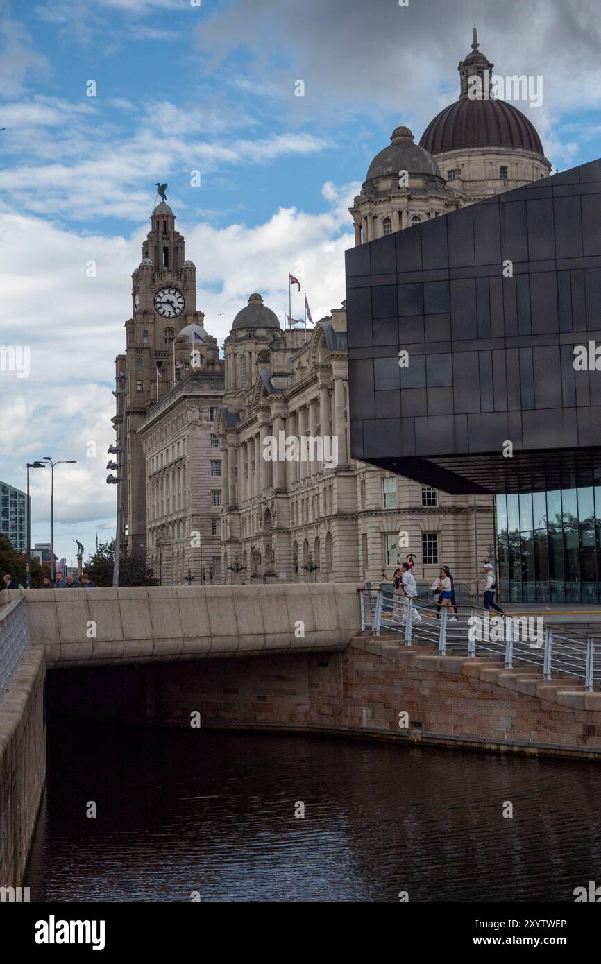 Liverpool Canal Link - Waterfront Albert Dock Stock Photo - Alamy