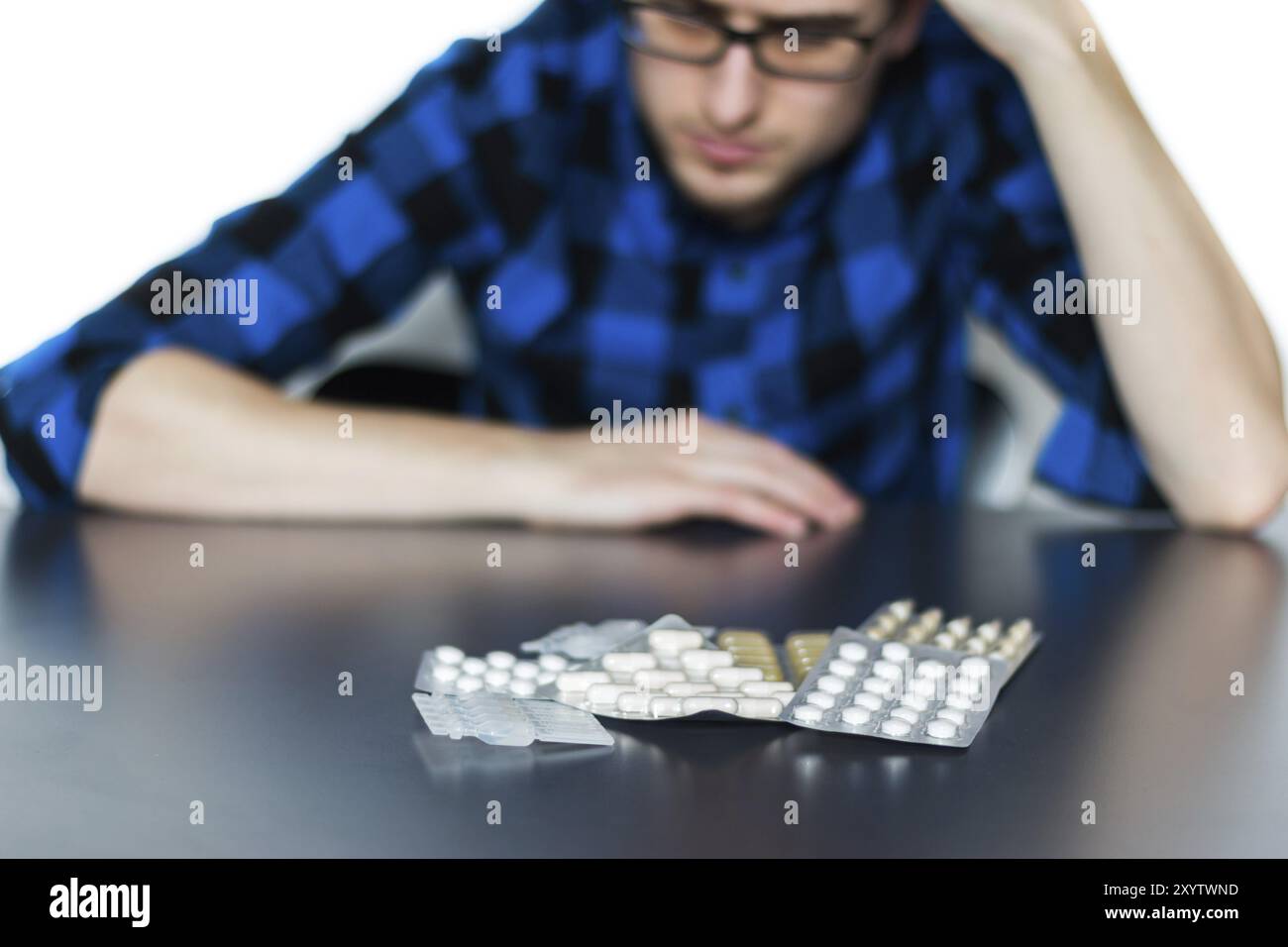 Illegal drugs on a table hi-res stock photography and images - Alamy
