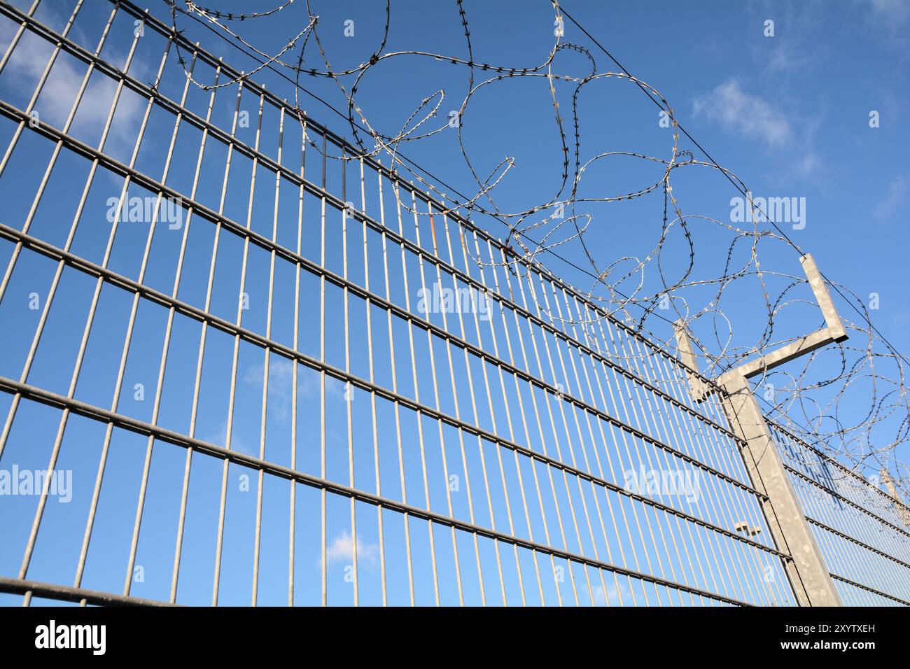 Thief barb wire hi-res stock photography and images - Alamy