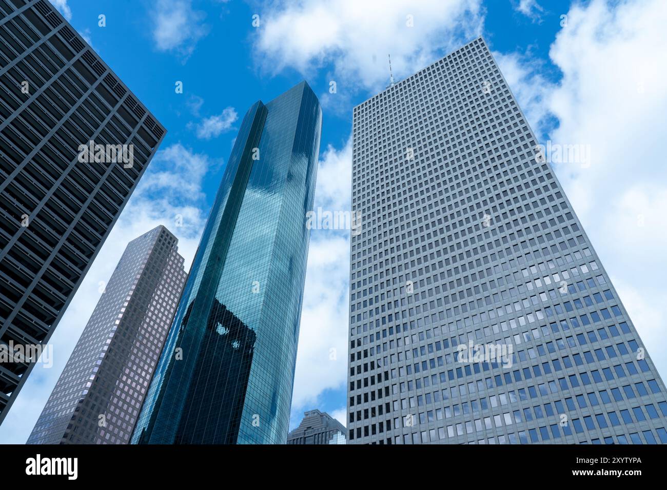 Buildings with skyline and sky hi-res stock photography and images - Alamy