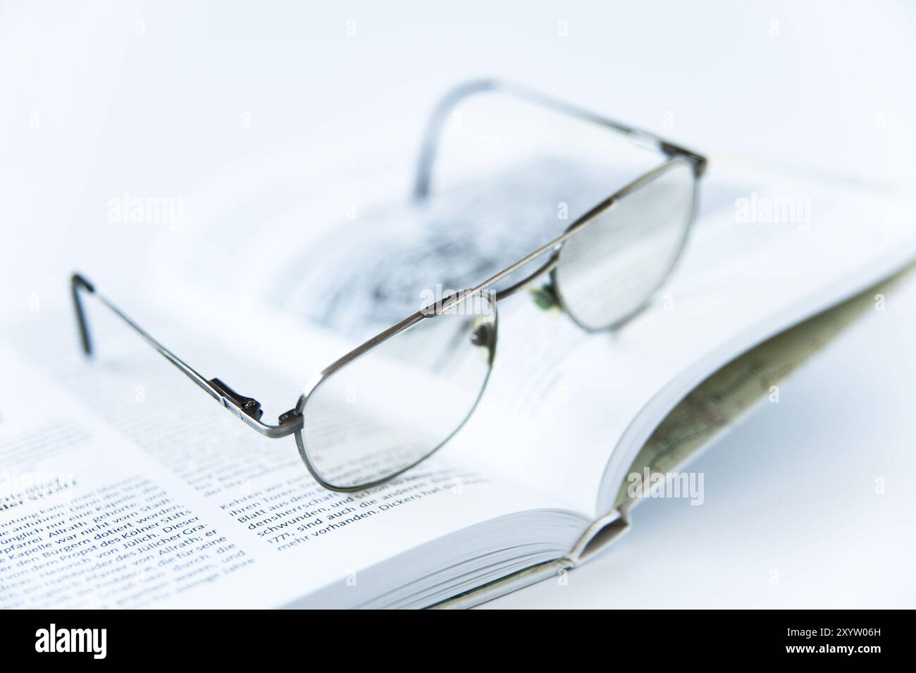 Looking over top of reading glasses hi-res stock photography and images ...