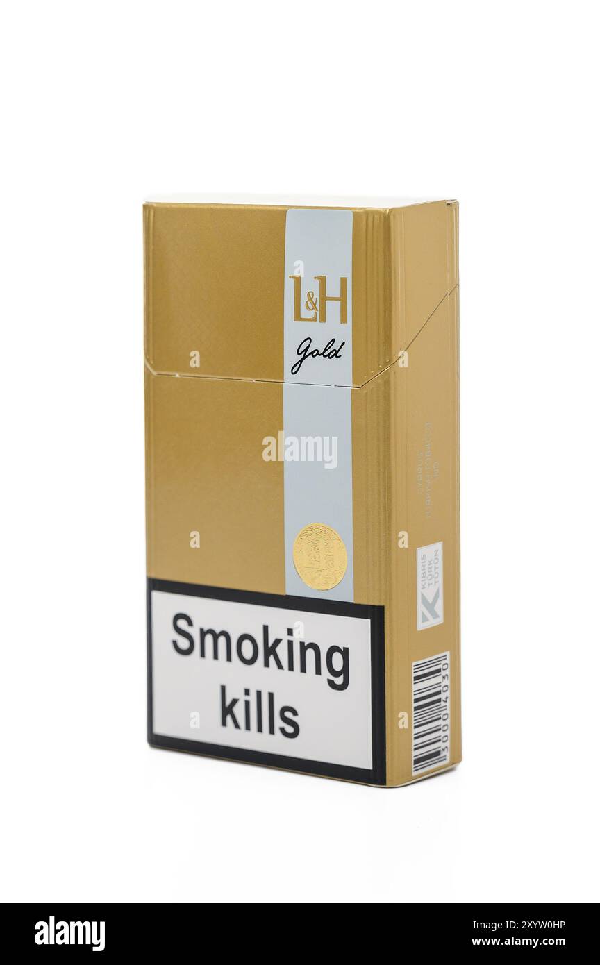 Blank open cigarette package hi-res stock photography and images - Alamy
