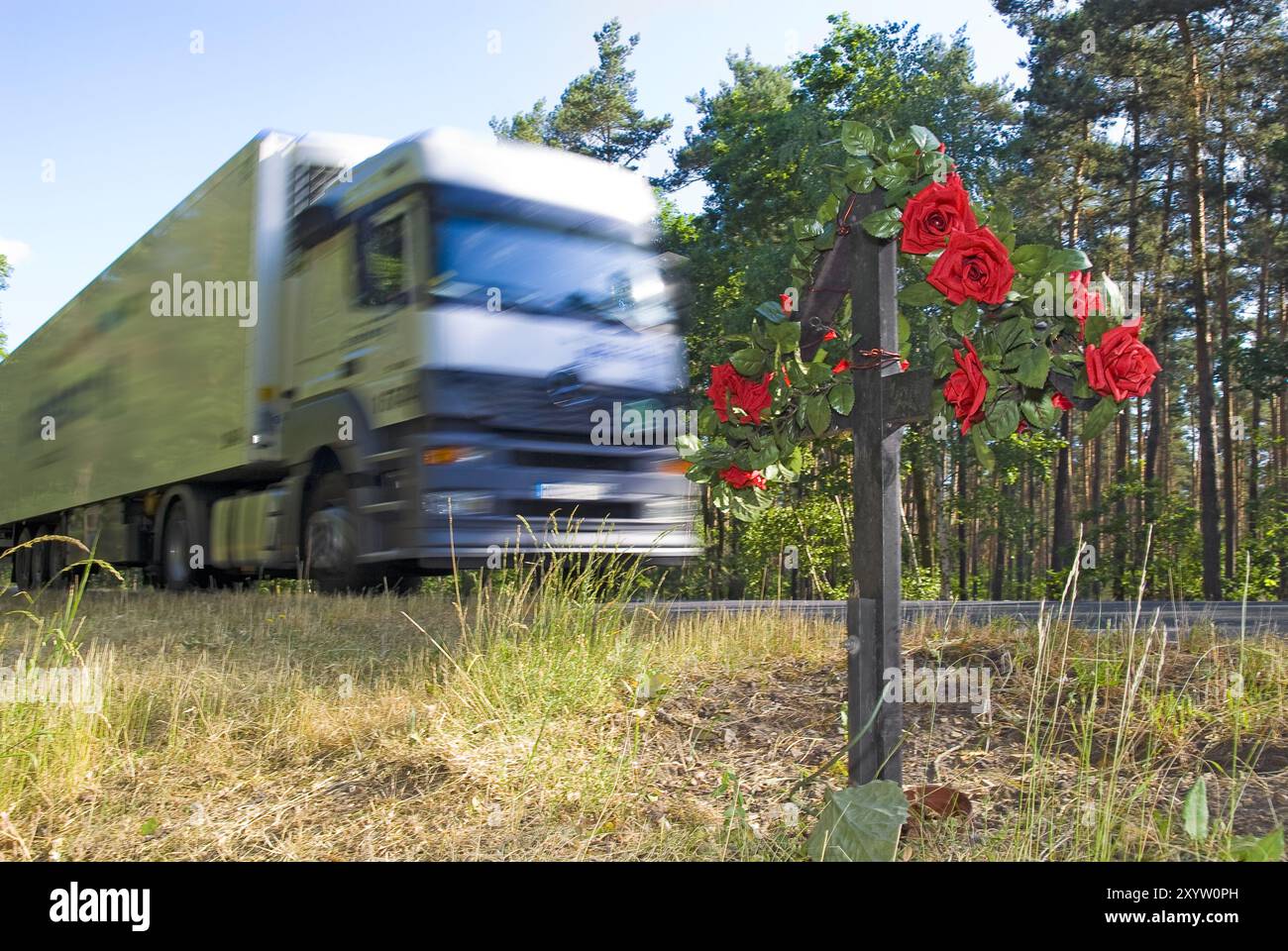 Roadside memorial cross flower hi-res stock photography and images - Alamy