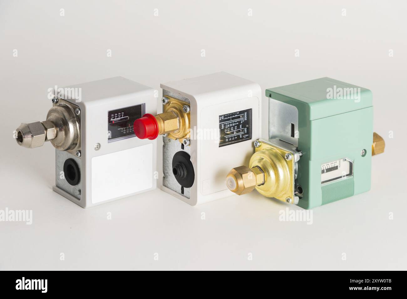 Three Pressure switch in the pipeline, for monitoring and balancing the ...
