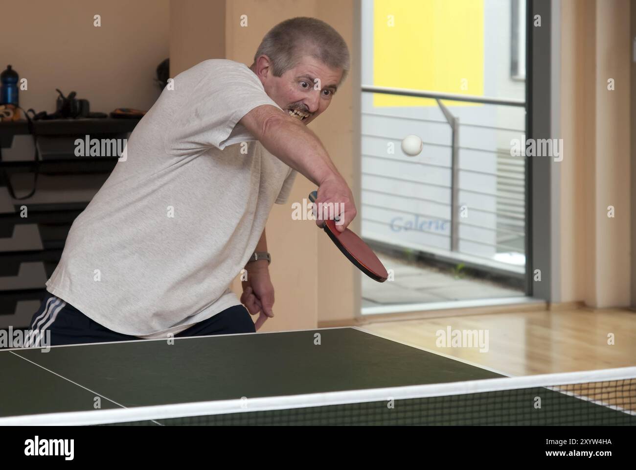 Table tennis player in backhand game Stock Photo - Alamy