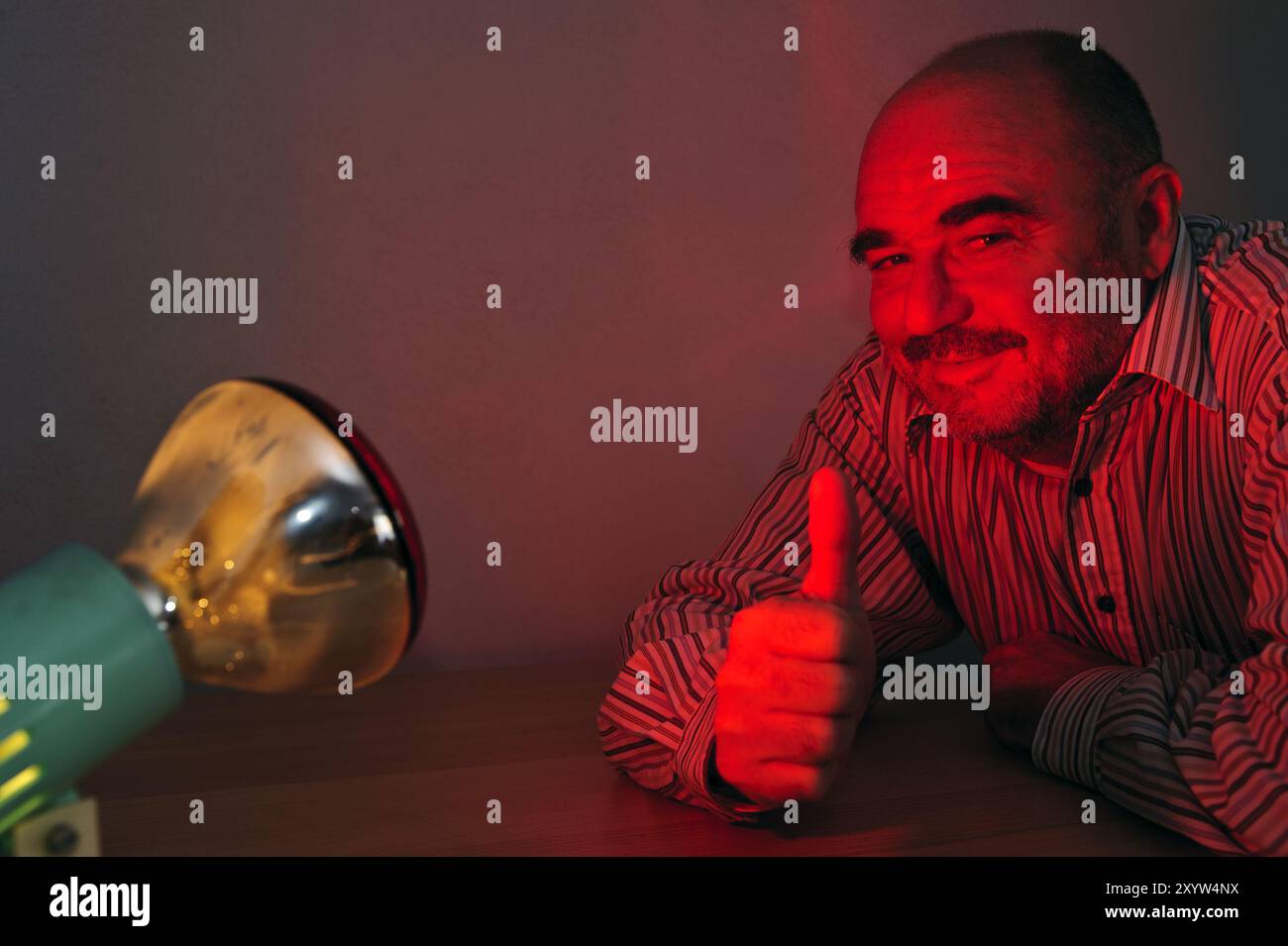 Guy smiling ,lamps hi-res stock photography and images - Alamy
