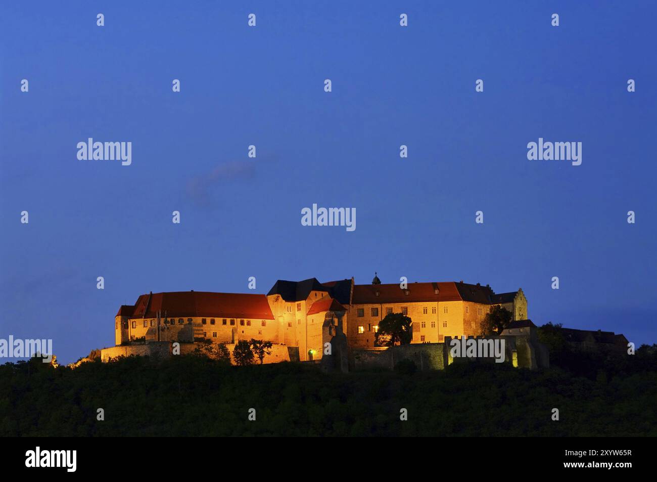 Freyburg Castle Night, Freyburg castle by night 01 Stock Photo - Alamy
