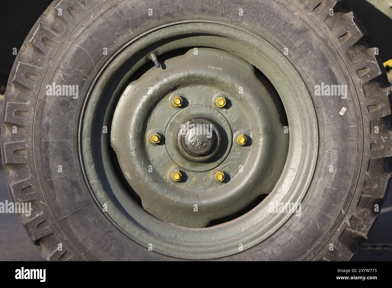 Truck treads hi-res stock photography and images - Alamy