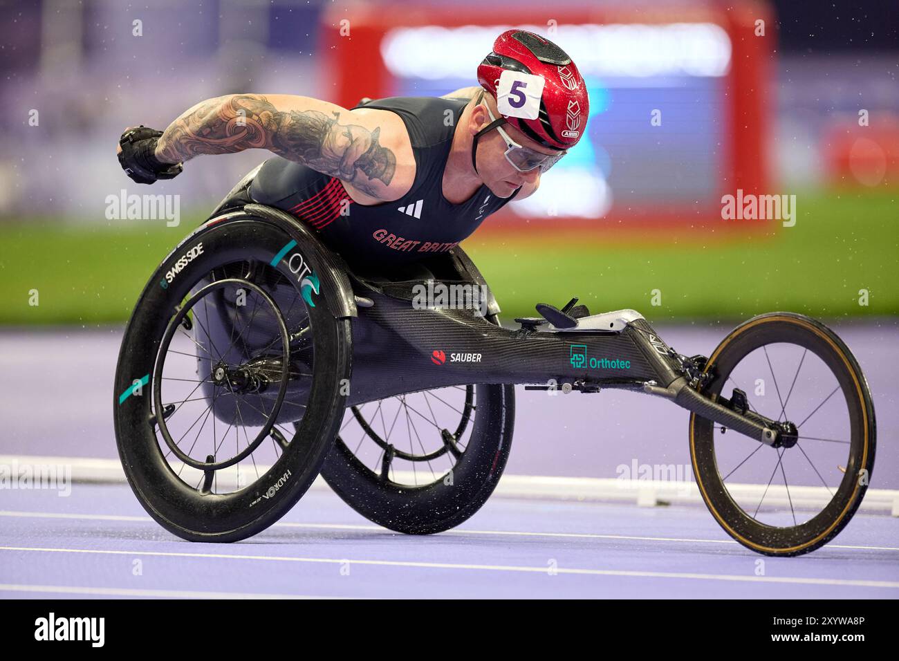 Mens 5000 hi-res stock photography and images - Alamy