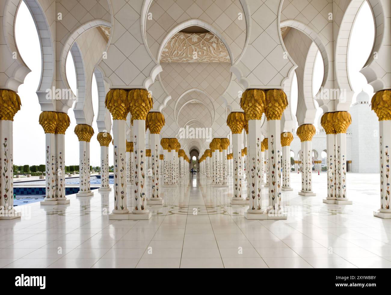 View of Sheikh Zayed Grand Mosque in Abu Dhabi Stock Photo - Alamy