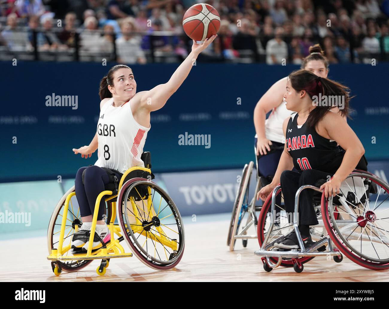 Great Britain's Laurie Williams (left) and Canada's Puisand Lai (right ...