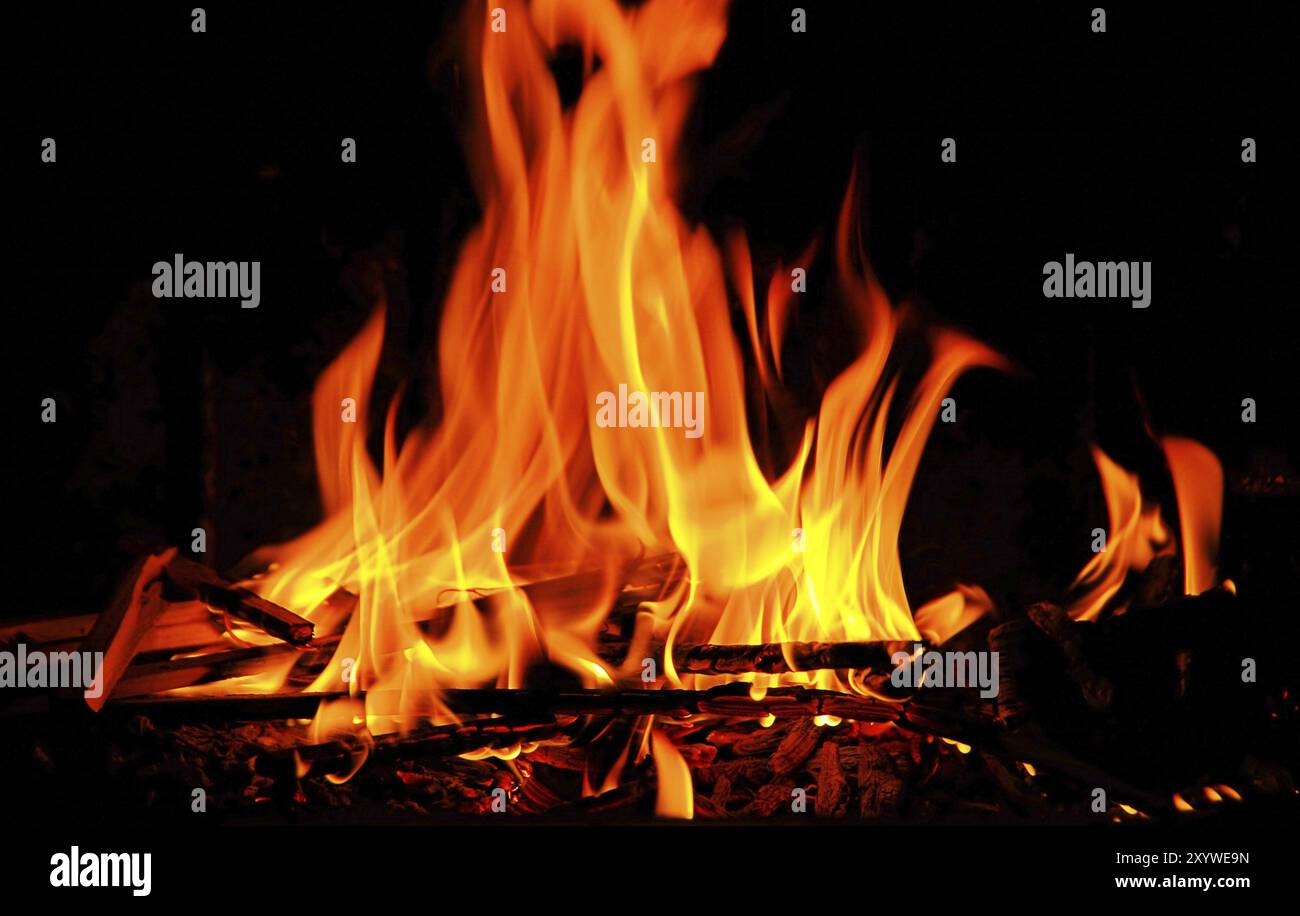 Fire cooked dishes hi-res stock photography and images - Alamy