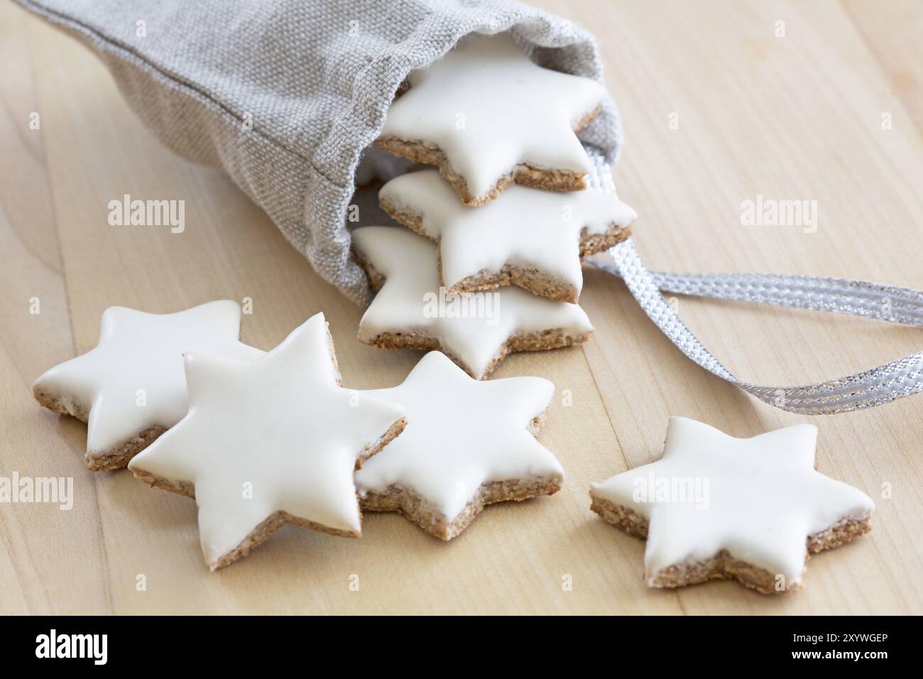 Food falling out of bags hi-res stock photography and images - Alamy