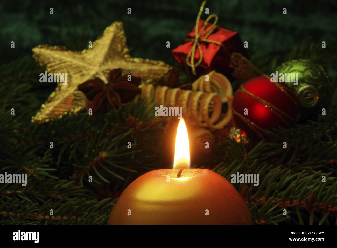 Advent flower arrangement, advent wreath Stock Photo - Alamy