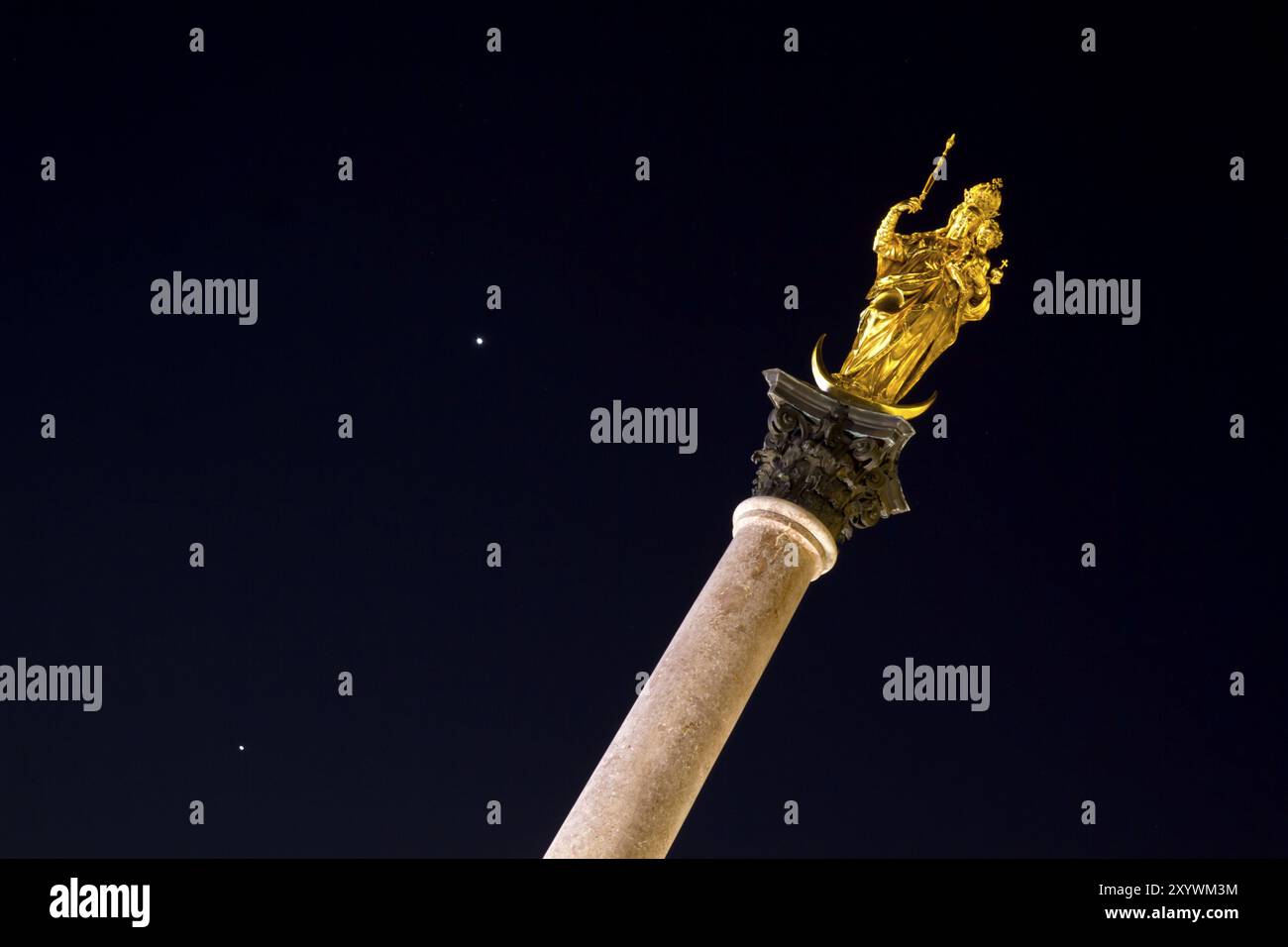 Marian column with statue of the Virgin Mary in Munich by night Stock ...