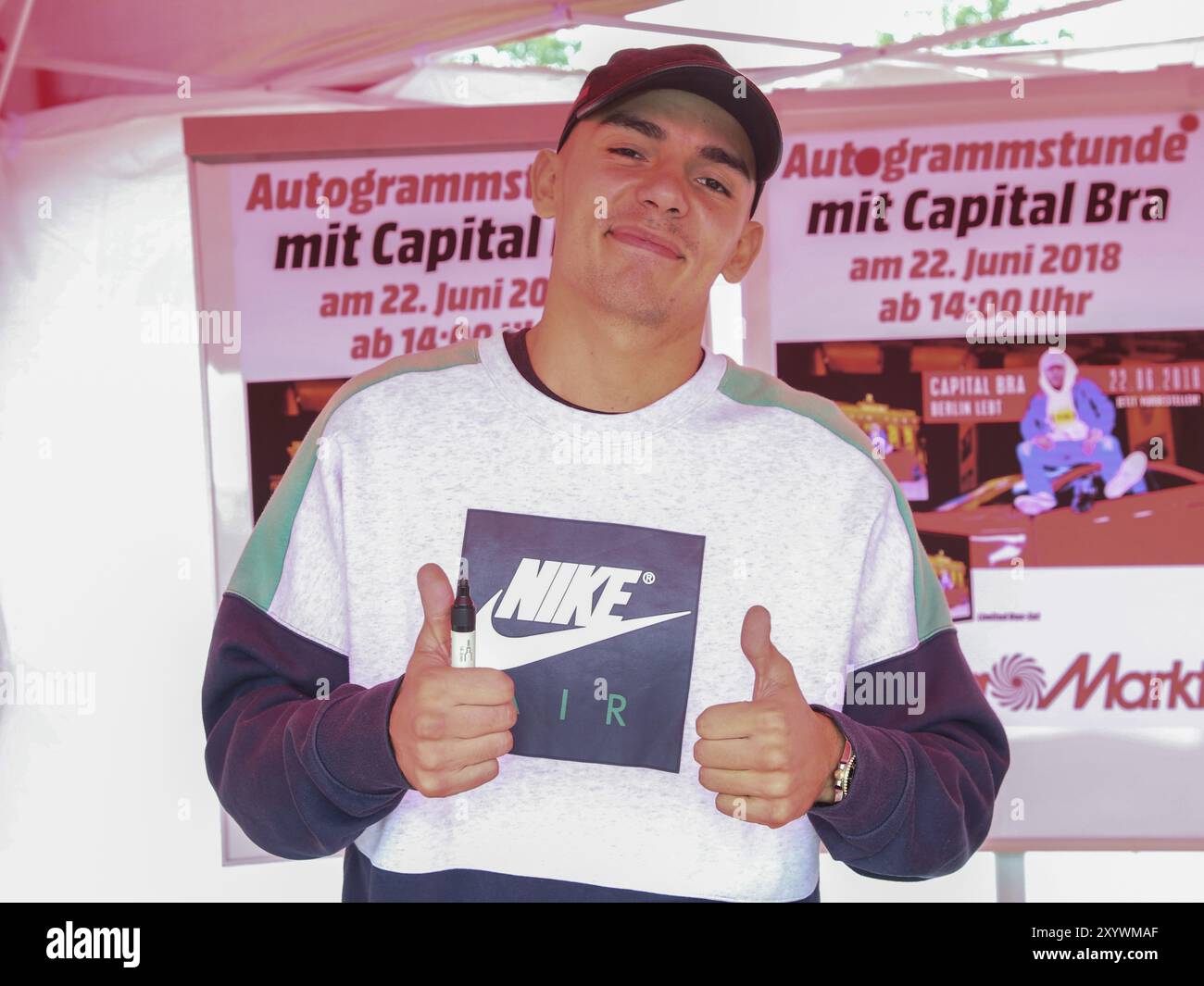 Capital bra rapper hi-res stock photography and images - Alamy