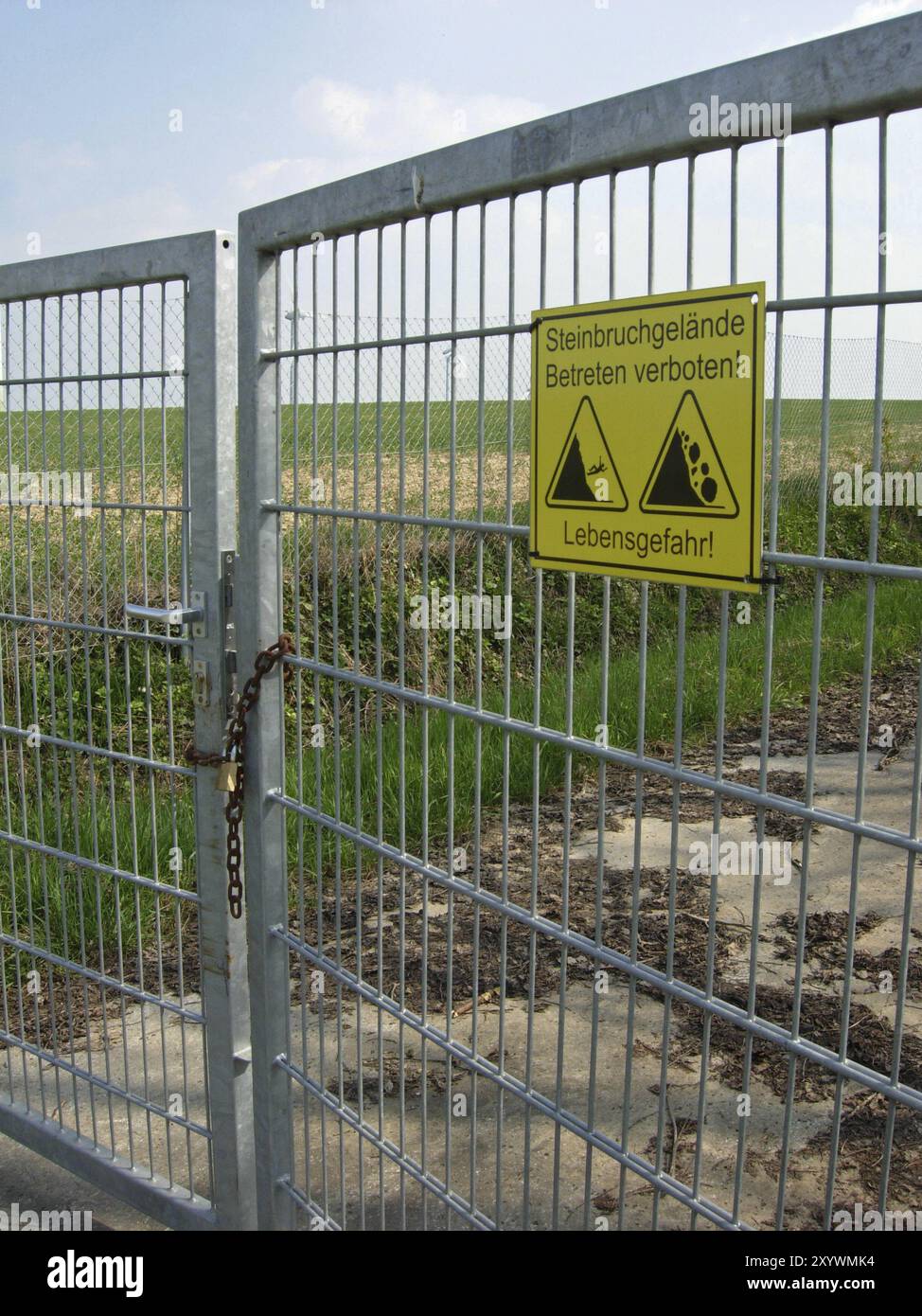 Quarry warning sign Stock Photo - Alamy