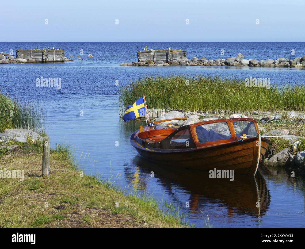 Motor boat rowing boats pier hi-res stock photography and images - Alamy