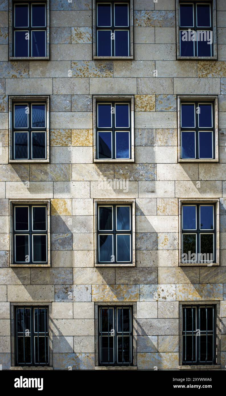 Modernist balance hi-res stock photography and images - Alamy