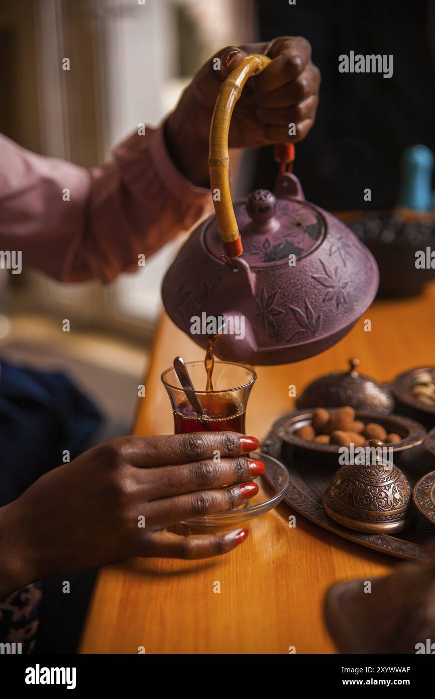 Woman pouring tea glass hi-res stock photography and images - Alamy