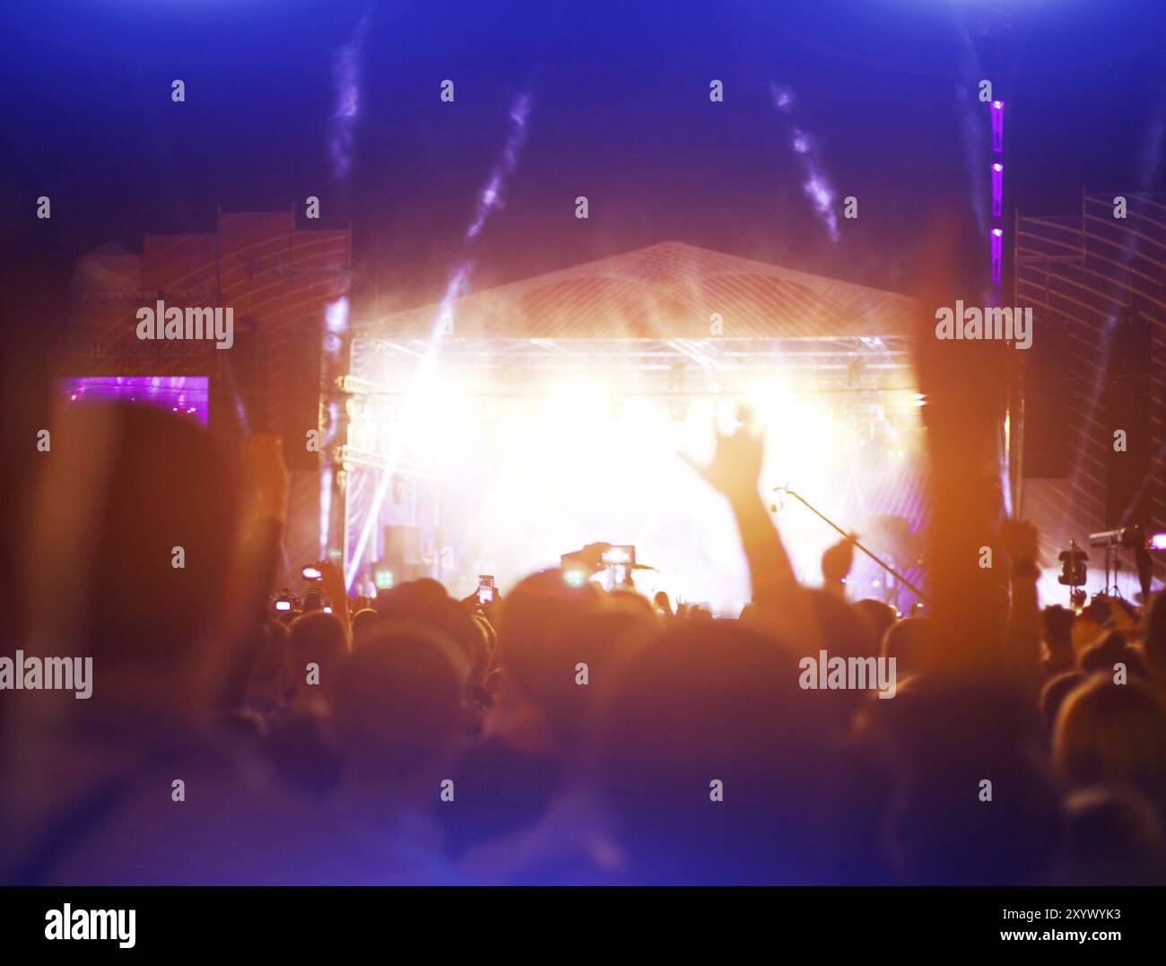 Concert front view stage crowded hi-res stock photography and images ...