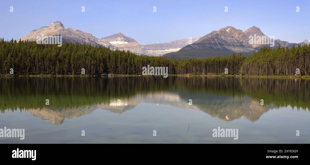 Herbert Lake in Banff National Park in Alberta Canada Stock Photo - Alamy