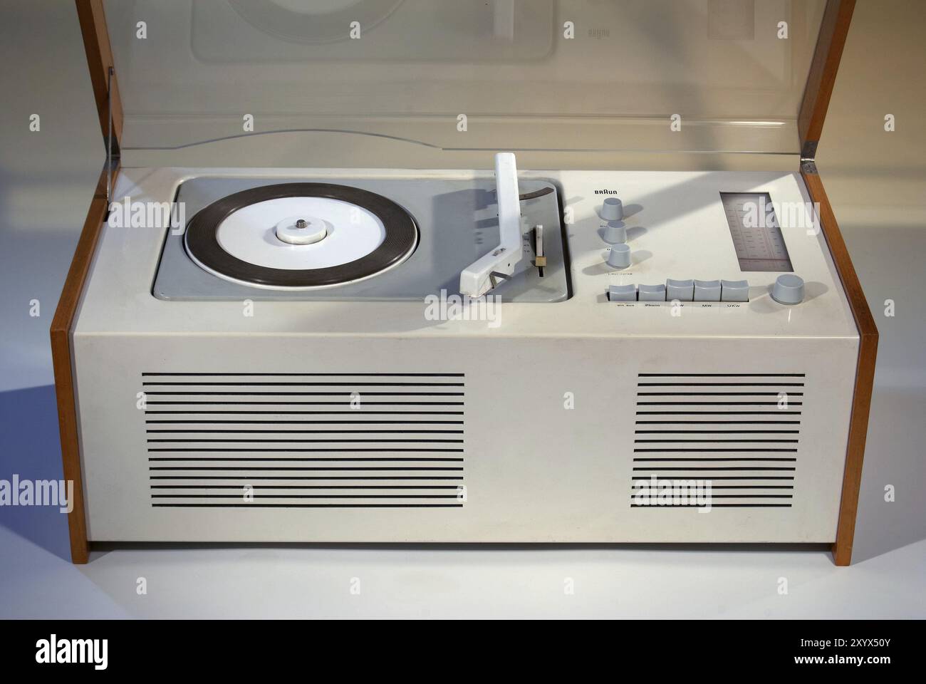 Braun Radio sk 61, built approx. 1962, analogue receiver with record player, famous design model ...