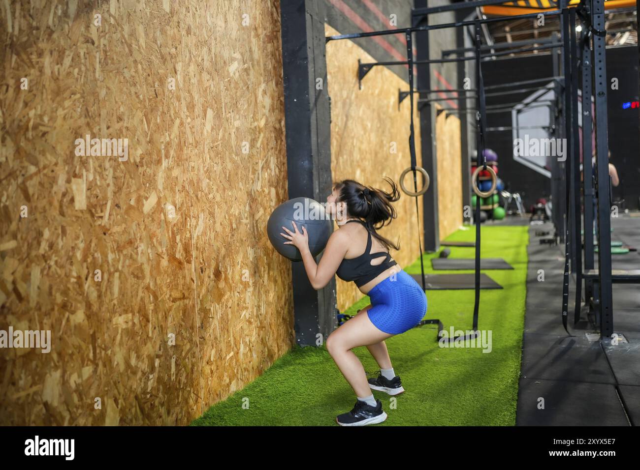 Chinese young women sit hi-res stock photography and images - Alamy