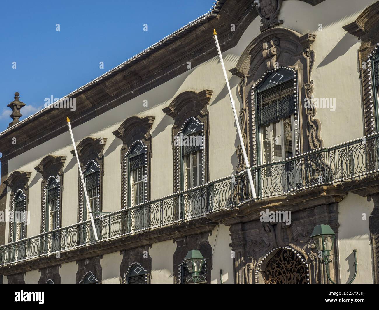 Building with baroque decorations and balustrades under a clear sky ...