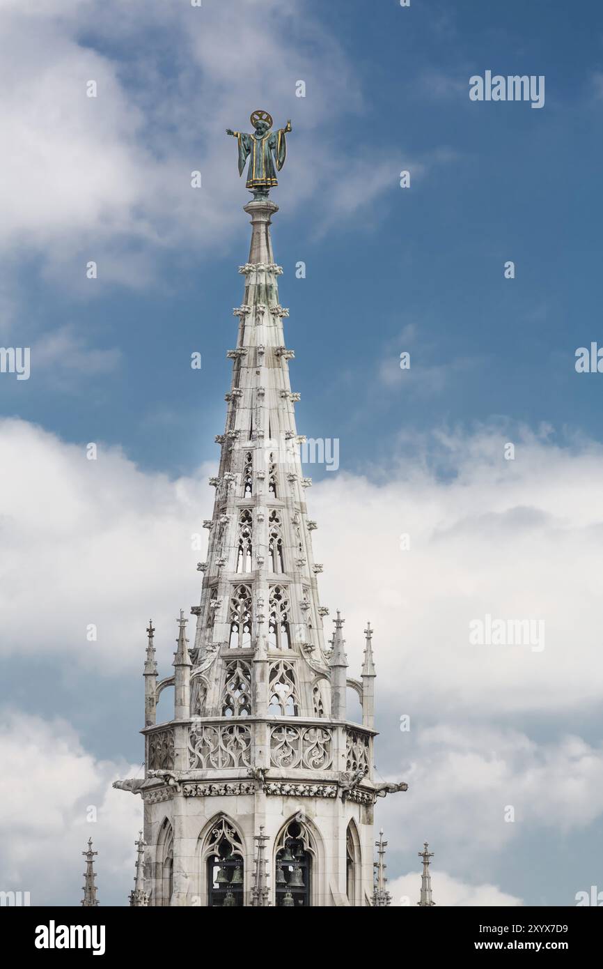 The Muenchner Kindl on the new town hall in Munich Stock Photo - Alamy