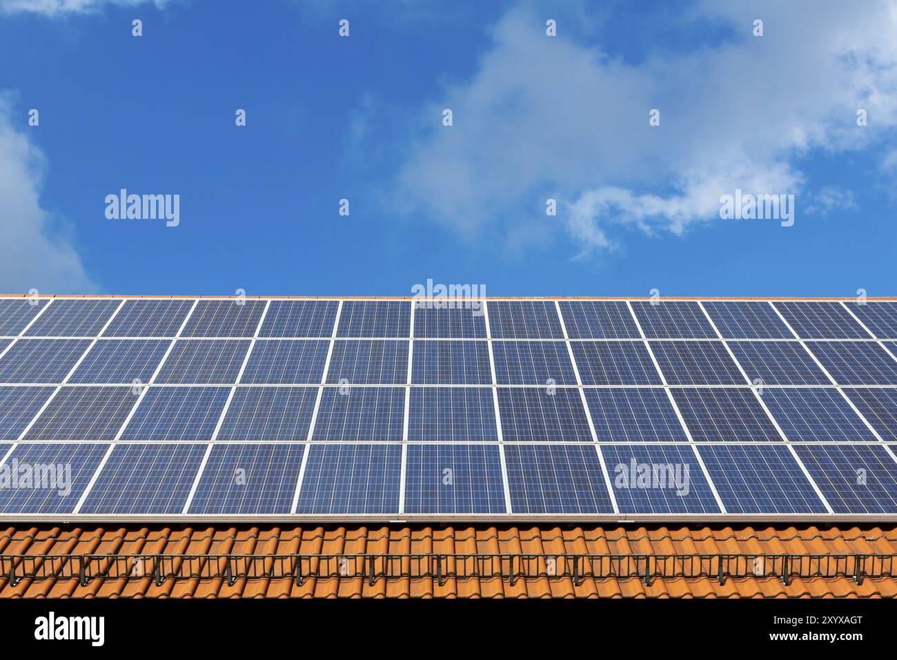 Solar shingle installation hi-res stock photography and images - Alamy