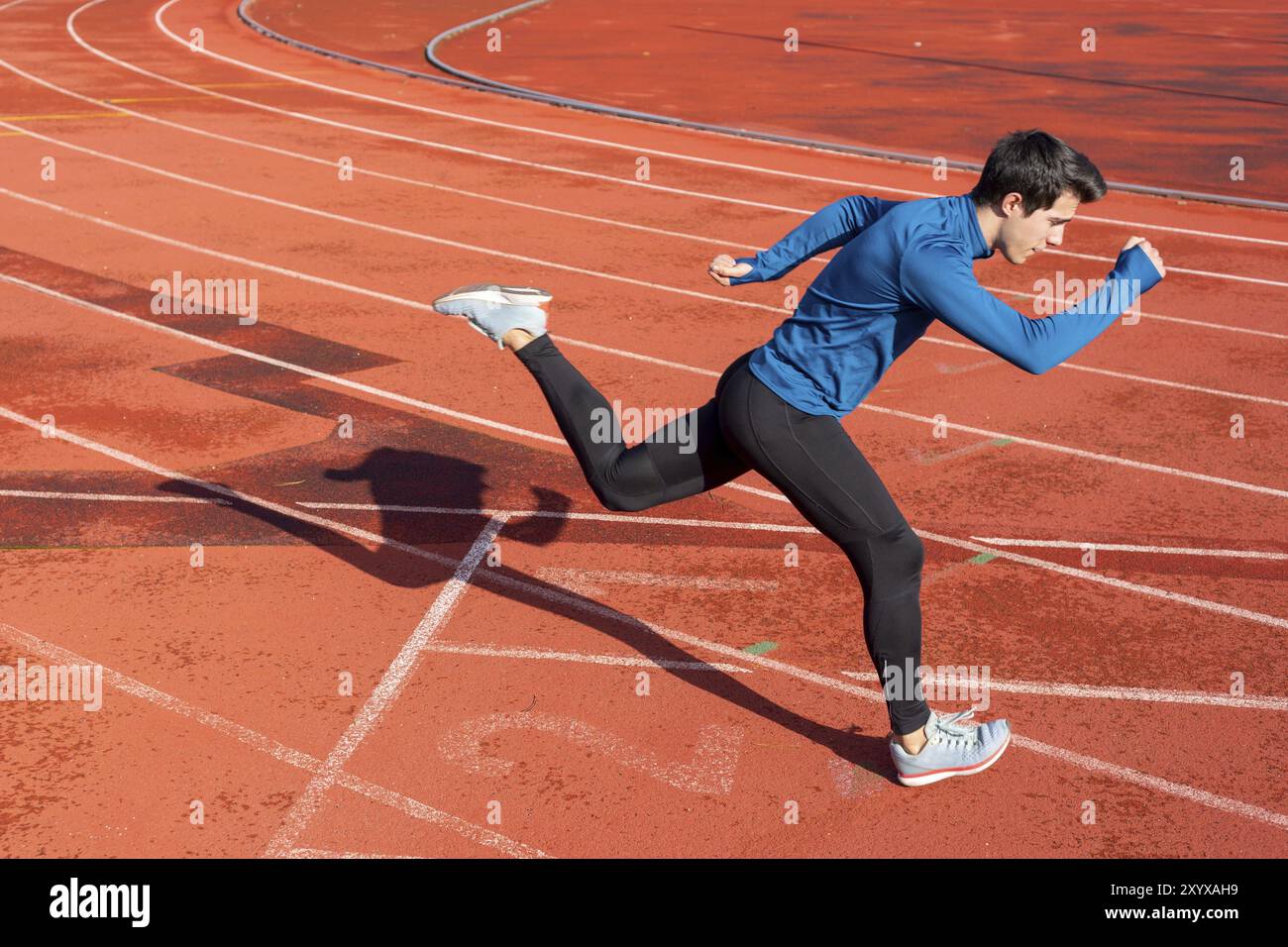 Athletes starting sprint race hi-res stock photography and images - Alamy