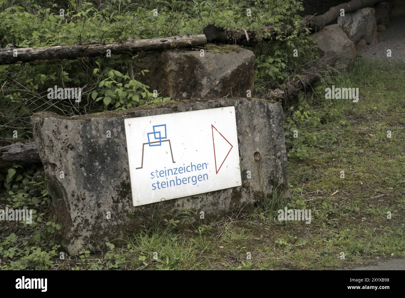 Signpost to the stone sign in Steinbergen Stock Photo - Alamy