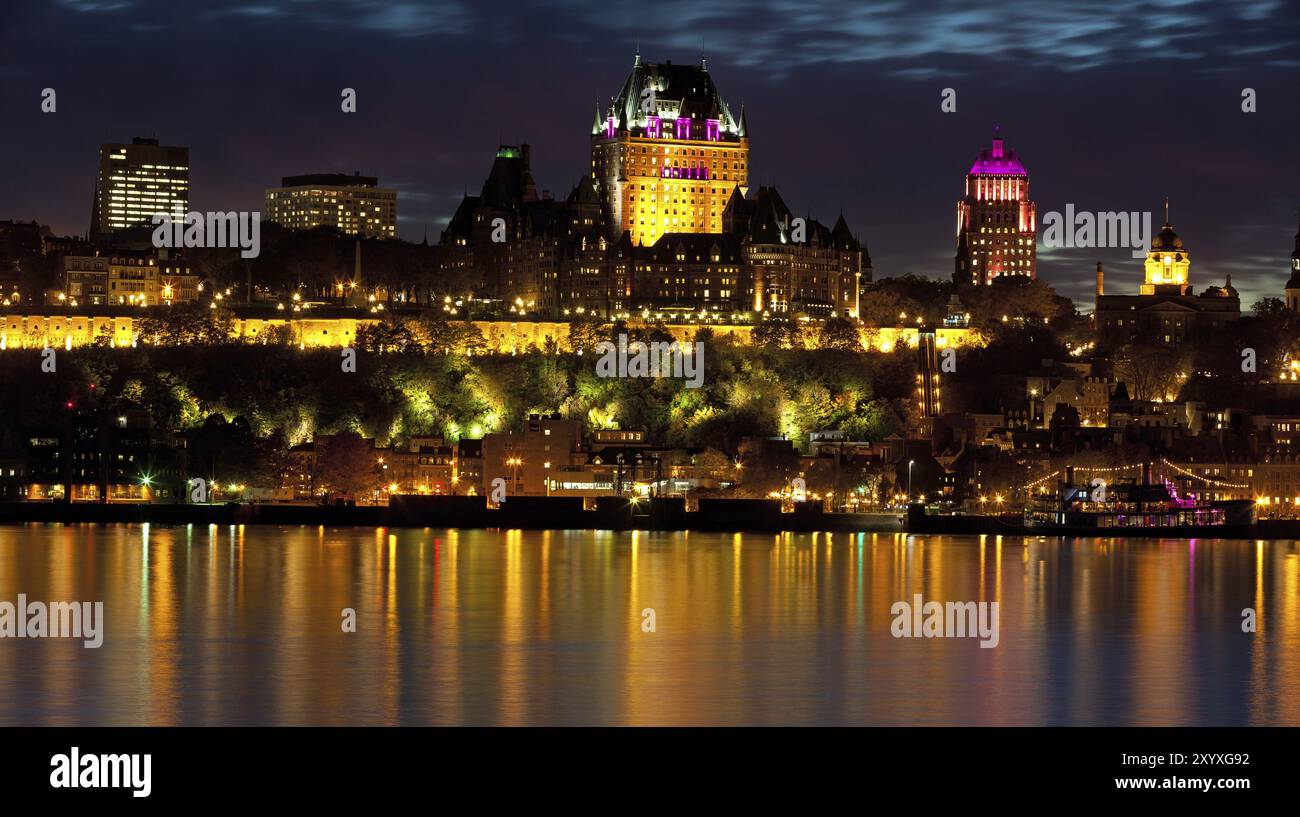 Quebec by night Stock Photo - Alamy