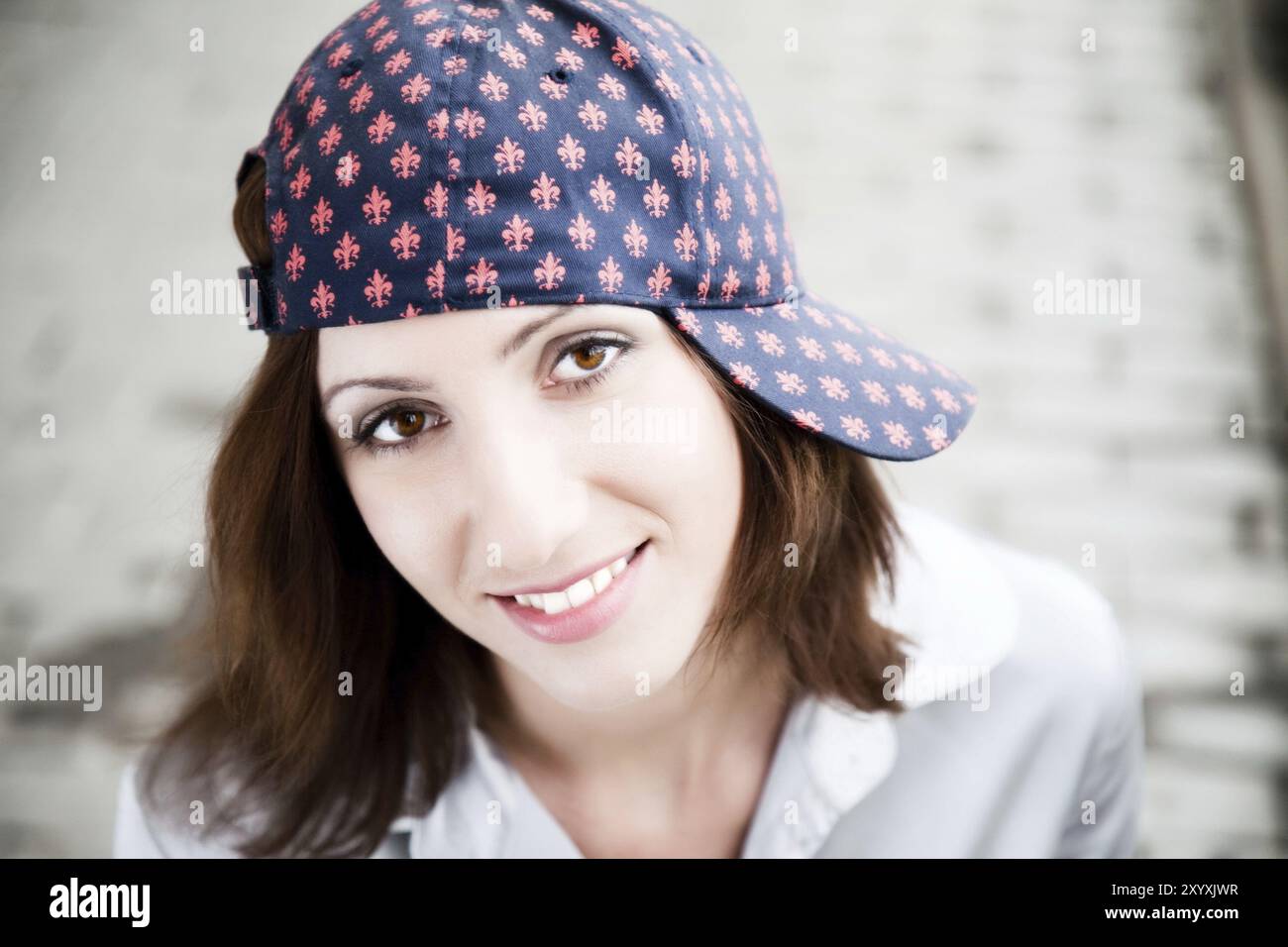 Girl in baseball hat hi-res stock photography and images - Alamy