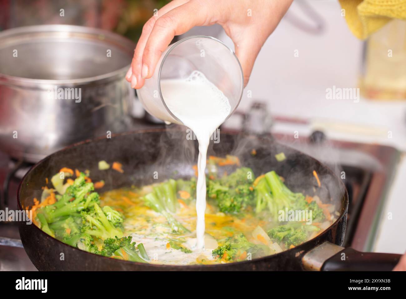 Pour cream hi-res stock photography and images - Alamy