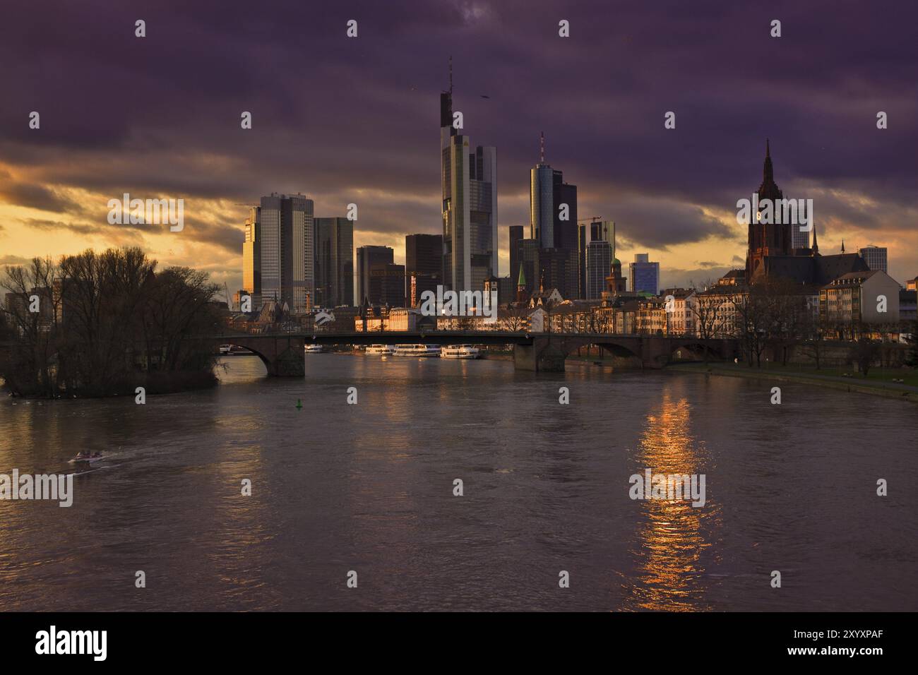 Night hdr hi-res stock photography and images - Alamy