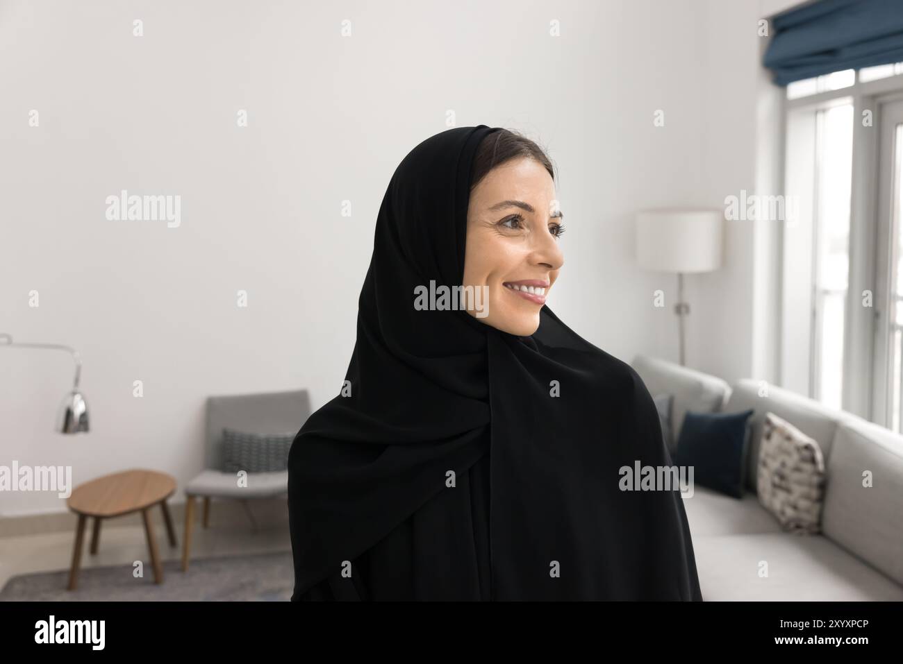 Arabic beautiful woman in hijab hi-res stock photography and images - Alamy