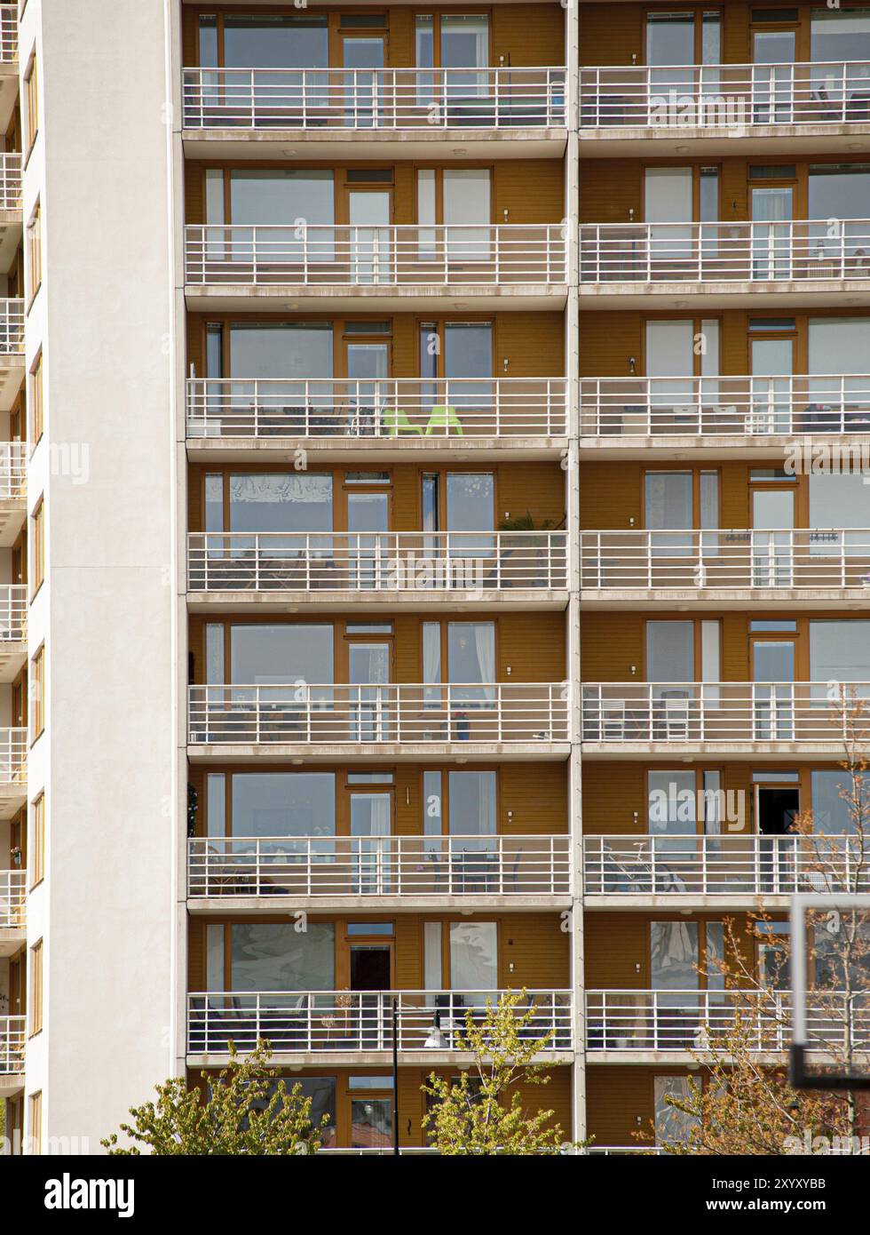 Multi storey apartment building hi-res stock photography and images - Alamy