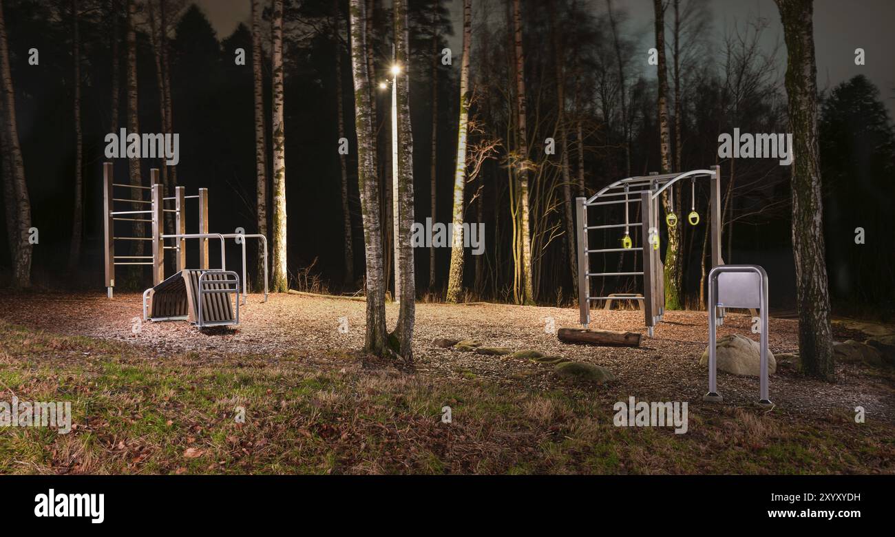 Forest gym hi-res stock photography and images - Alamy
