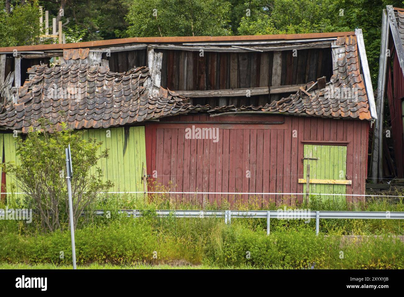 Collapsed hay barn hi-res stock photography and images - Alamy