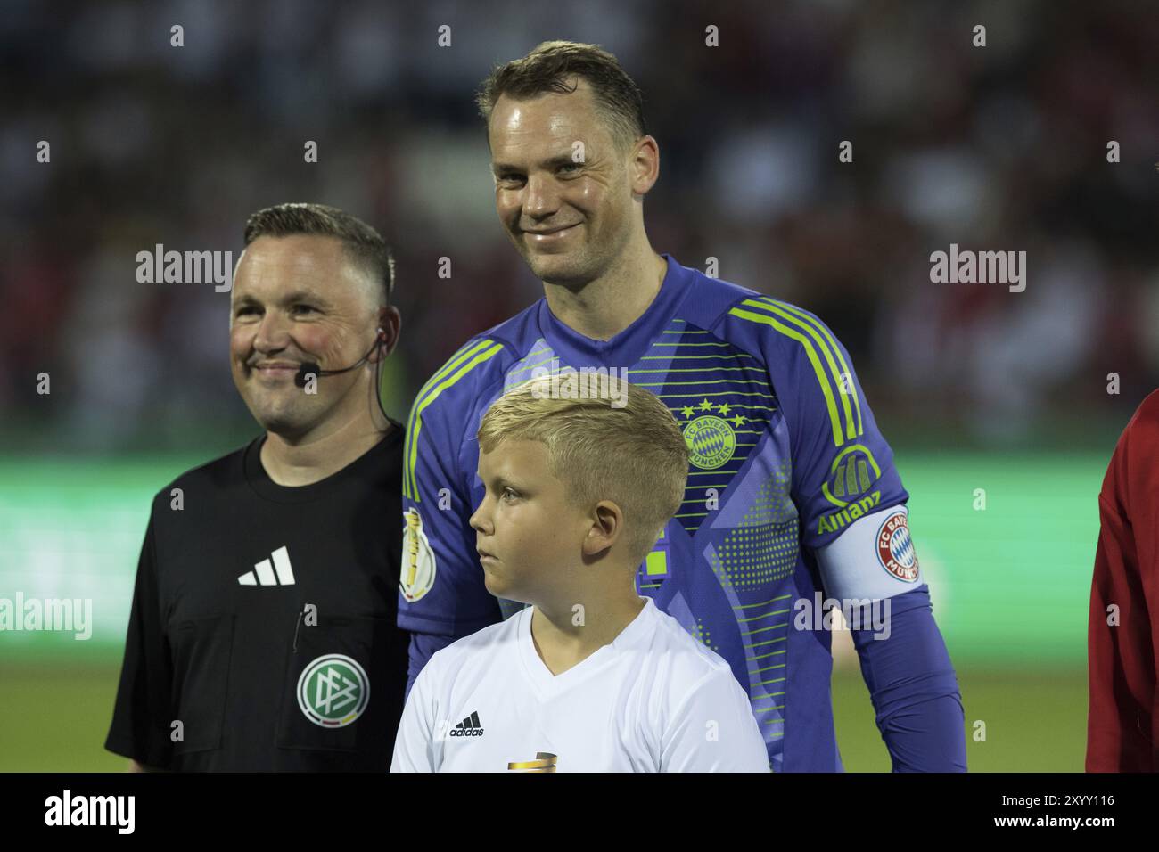 Football match, captain Manuel NEUER FC Bayern Munich laughing with ...