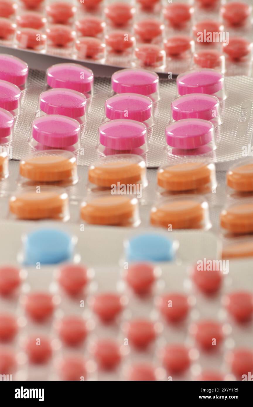 Drug pills range hi-res stock photography and images - Alamy