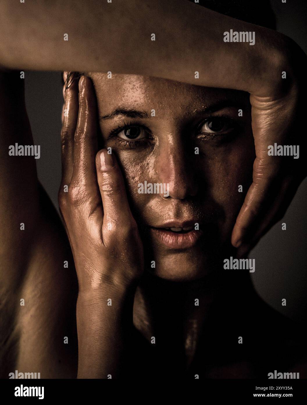 Worried young woman’s face hi-res stock photography and images - Alamy