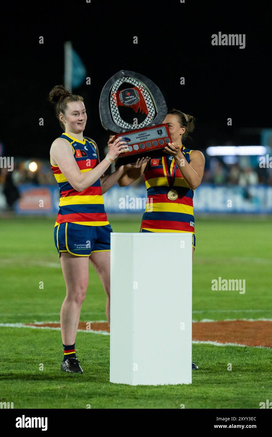 Football premiership trophy lift hi-res stock photography and images ...