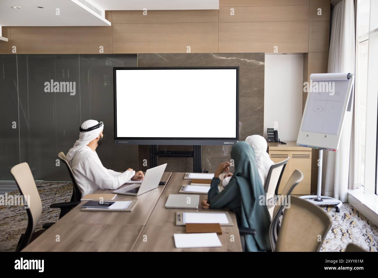 Board of directors meeting table hi-res stock photography and images ...