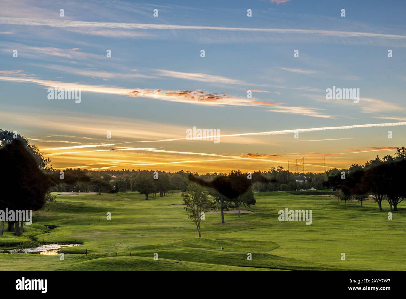 Golf course sunrise dawn morning hi-res stock photography and images ...