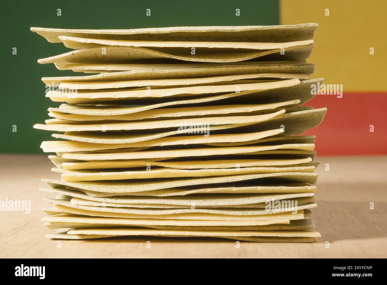 Uncooked pieces of lasagne stacked on top of each other Stock Photo - Alamy