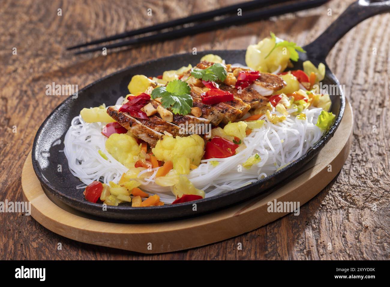 Steaming hot sizzler on wood Stock Photo - Alamy